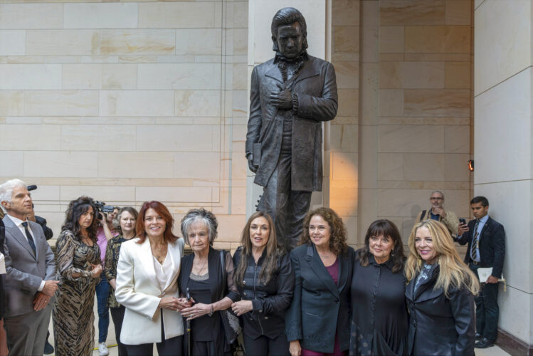 Hello, I’m Johnny Cash’s statue: A monument to the singer is unveiled ...